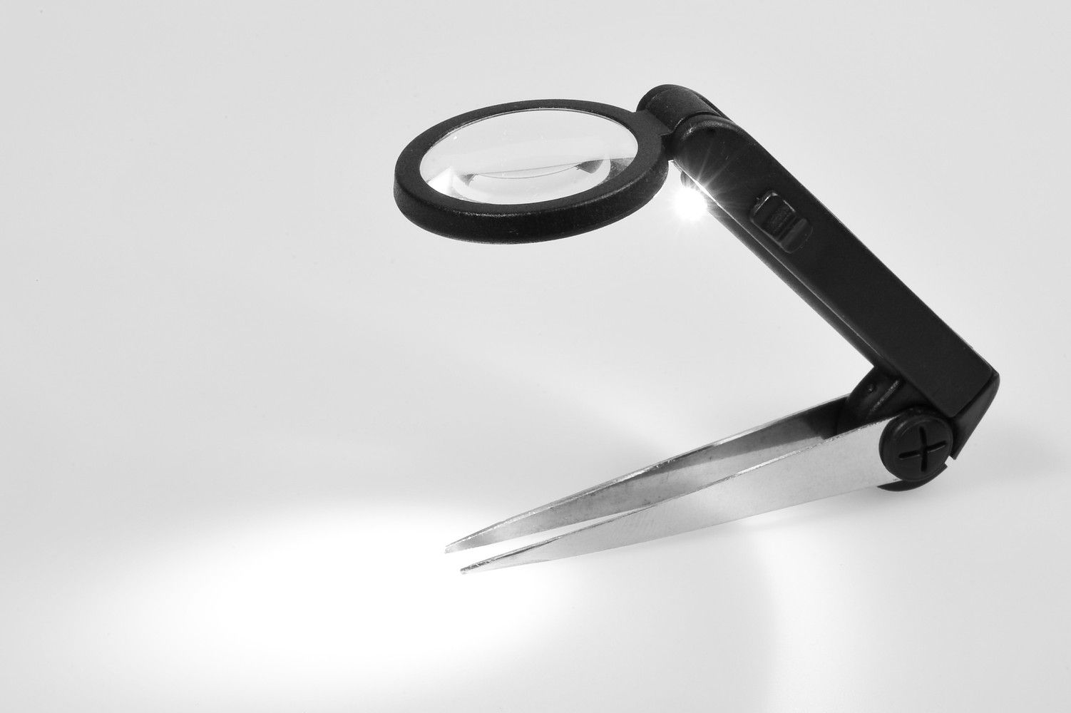 Clip-Lupe mit LED-Beleuchtung für € 2,40 - Girodmedical